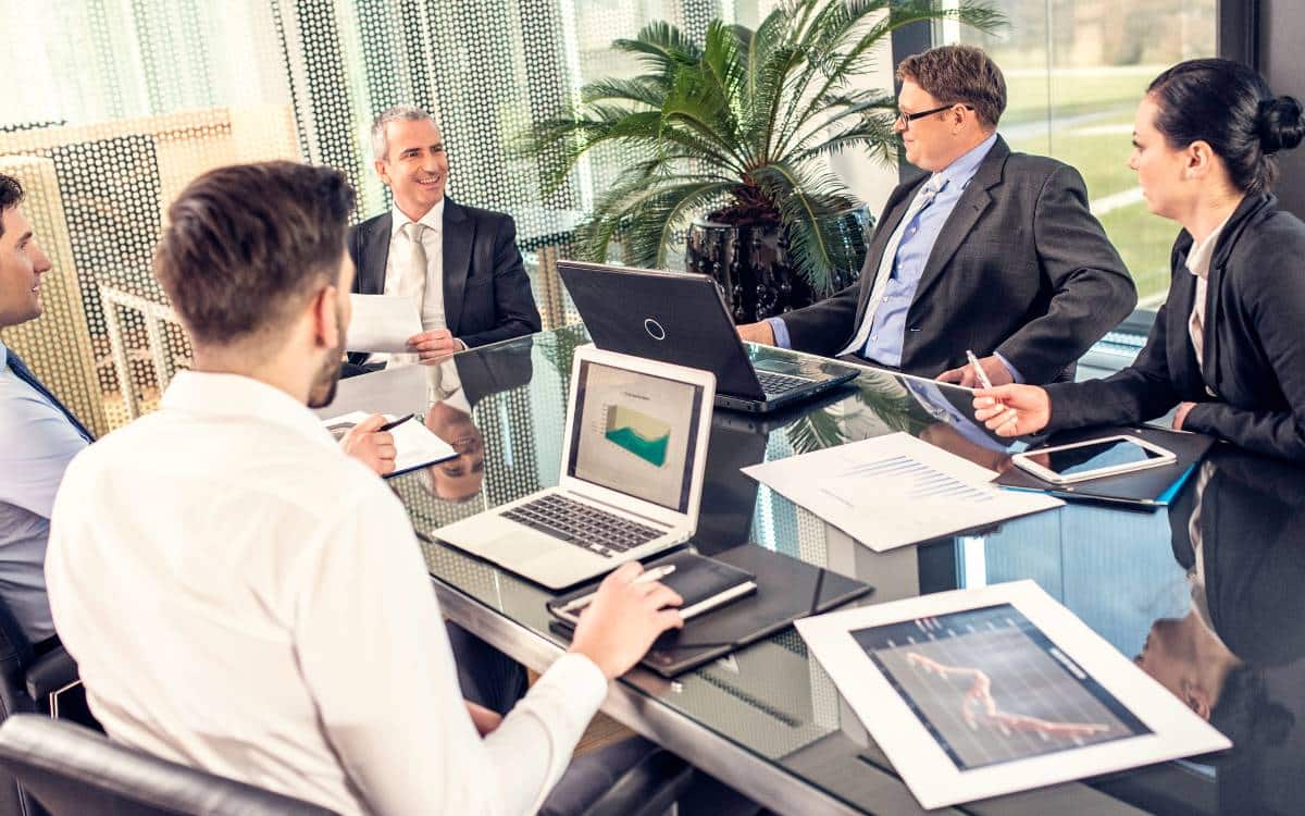 Qué es un clúster empresarial: 6 tipos, ventajas y objetivos